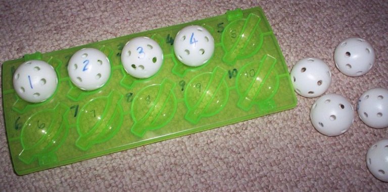 Montessori multiplication trays: Hands-on mathematics | angathome