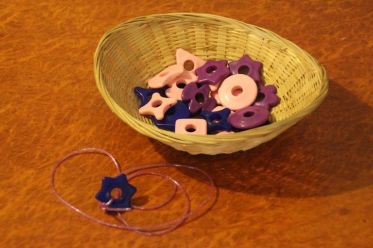 Montessori style tray activities for toddlers | angathome