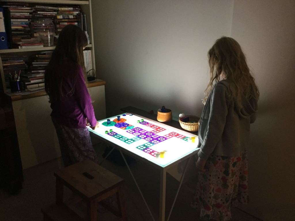 Light table play | angathome