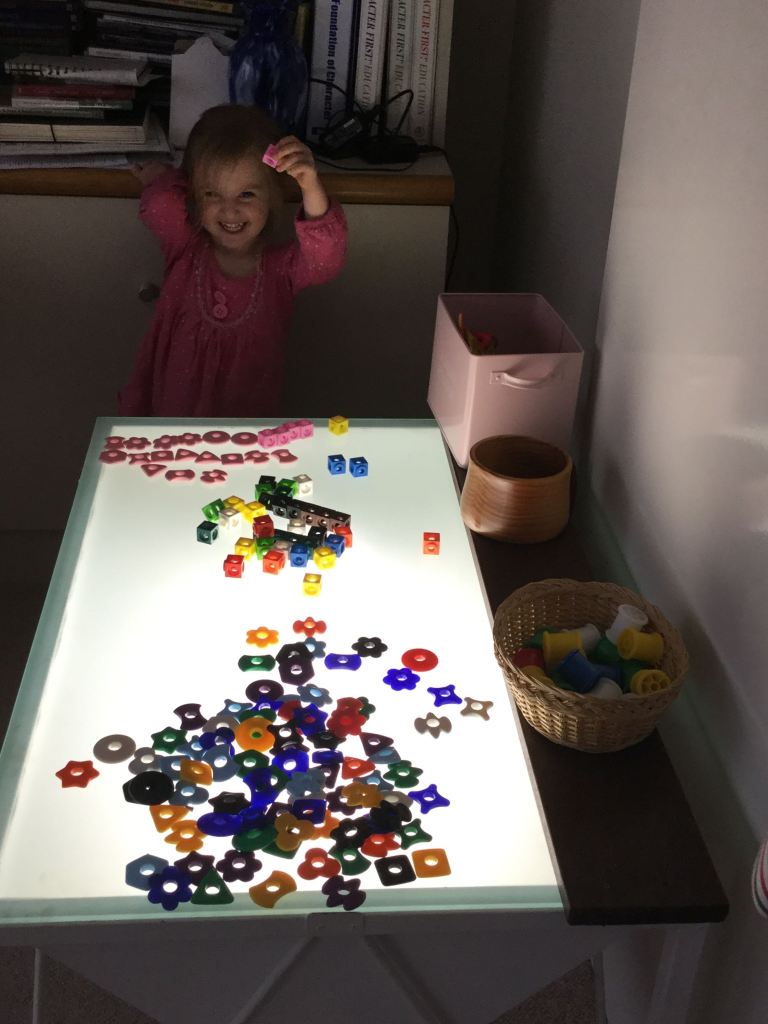 Light table play | angathome
